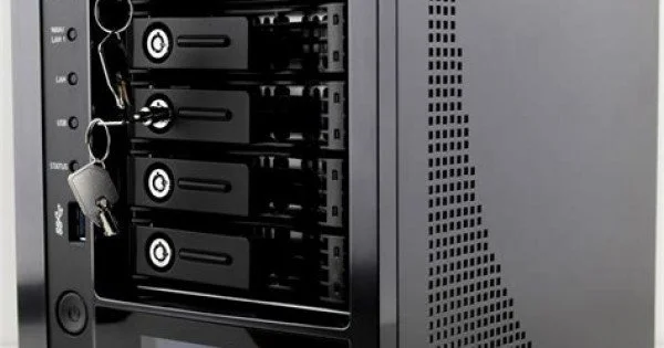 Thecus N5810Pro NAS server with Gigabit Switch and integrated UPS ...